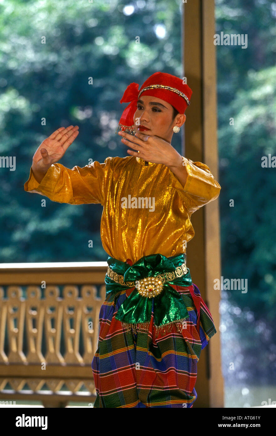 Wiman dance hi-res stock photography and images - Alamy