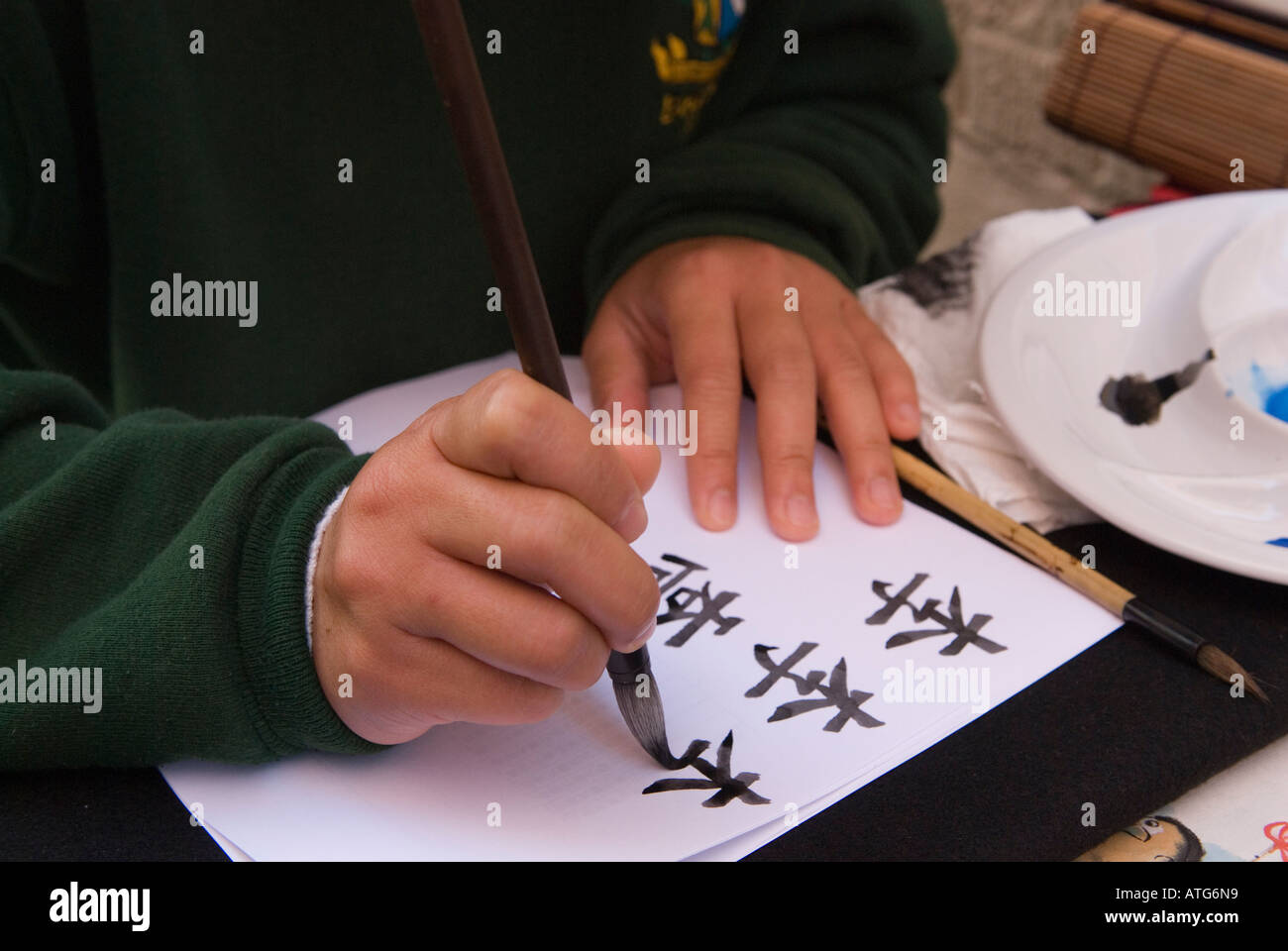 Student chinese calligraphy hi-res stock photography and images - Alamy