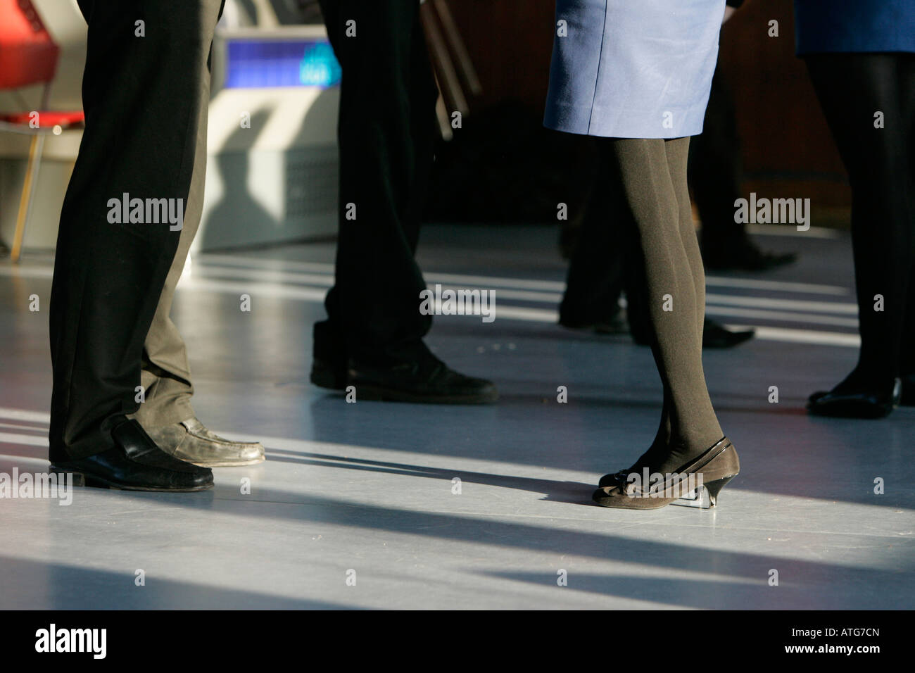 Feet facing each other hi-res stock photography and images - Alamy