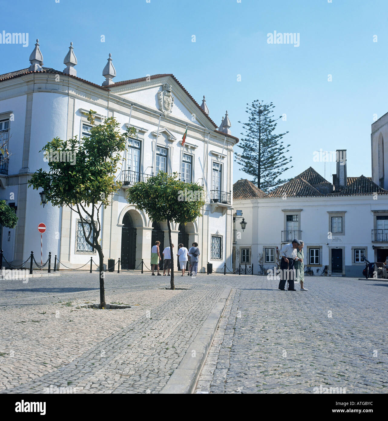 Faro cathedral square hi-res stock photography and images - Alamy