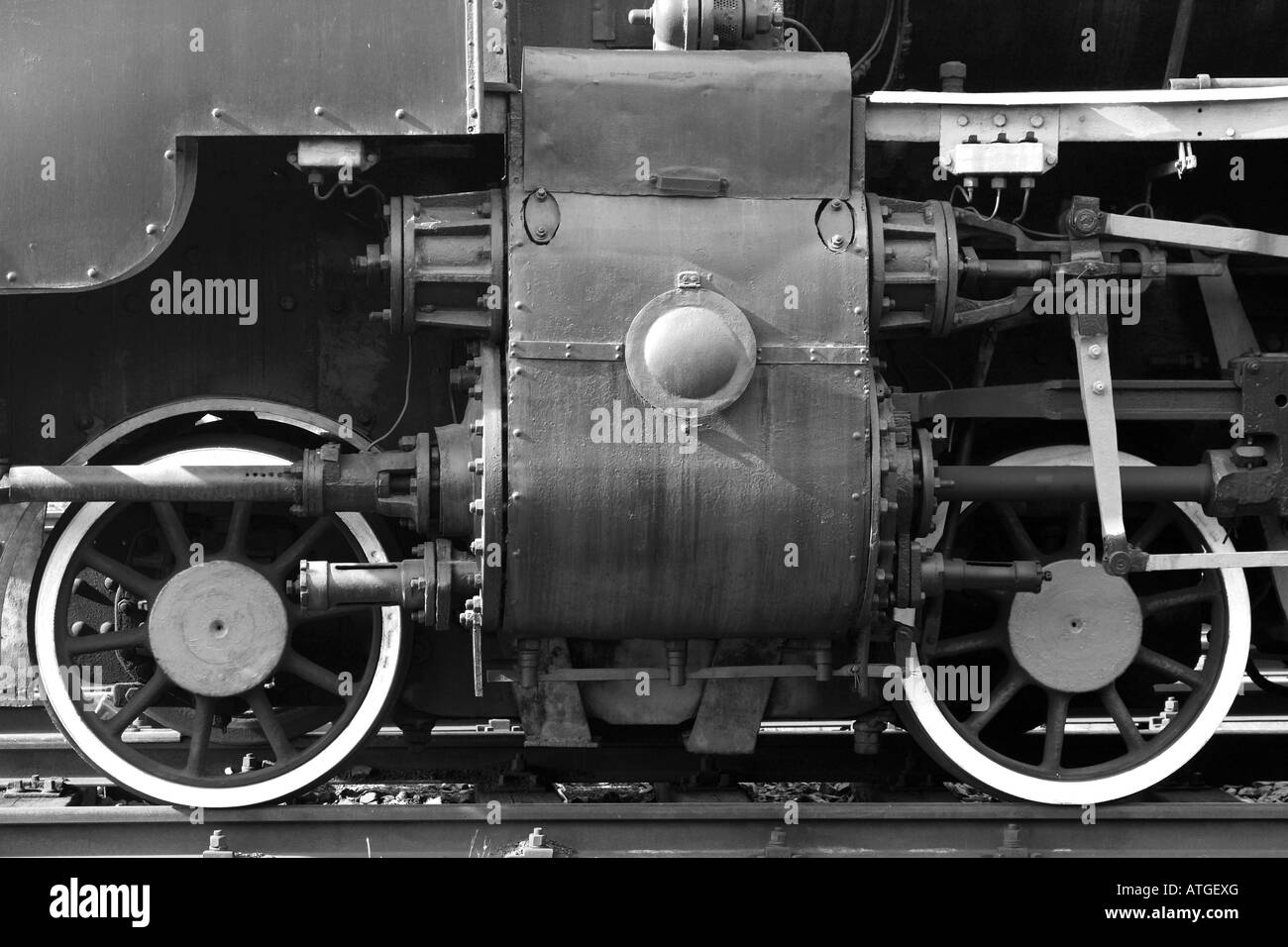 Steam engine steel wheels and propulsion mechanism Stock Photo - Alamy