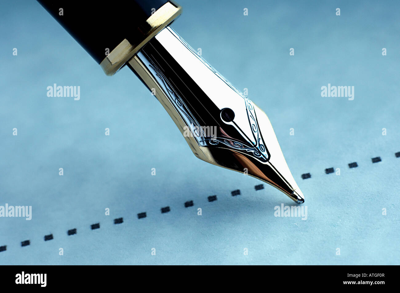 Dotted line hi-res stock photography and images - Alamy