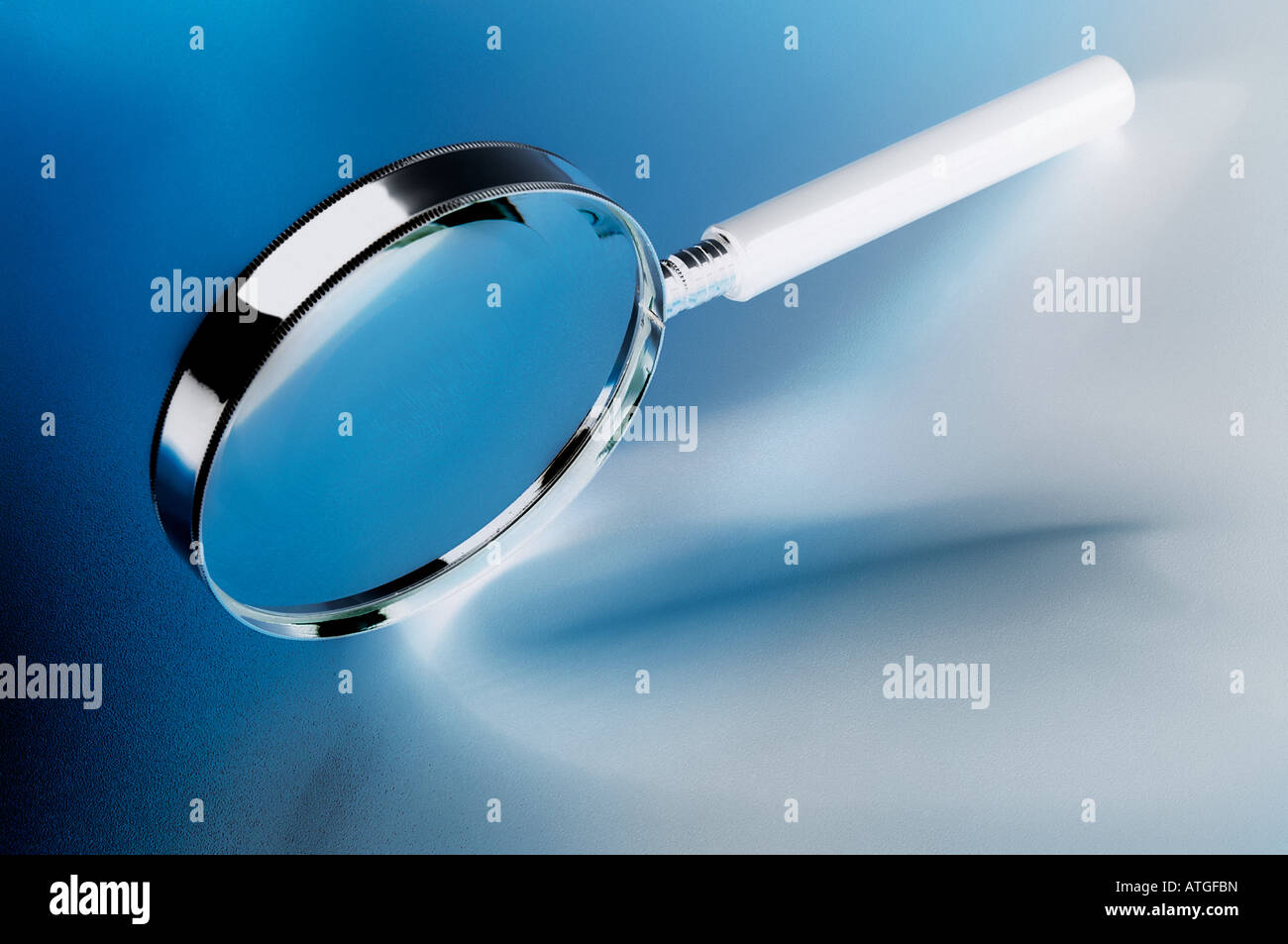 Magnifying glass cutout hi-res stock photography and images - Alamy