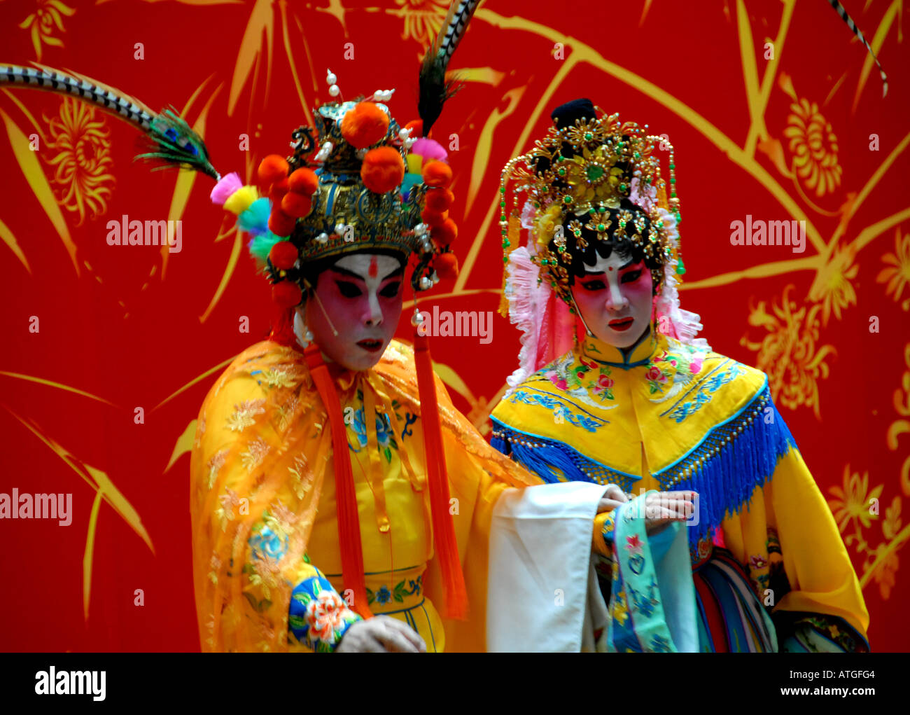 Chinese opera performance Stock Photo - Alamy