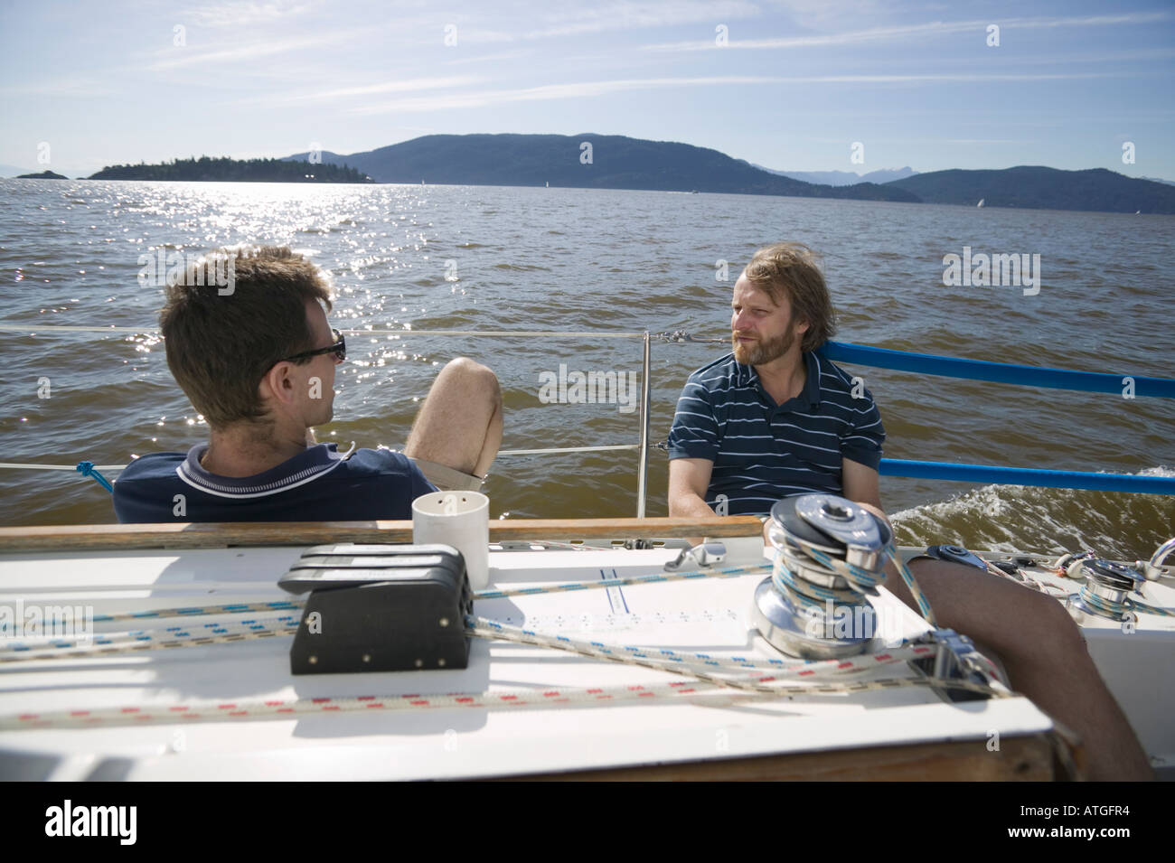 Group of friends on a sailboat hi-res stock photography and images - Alamy