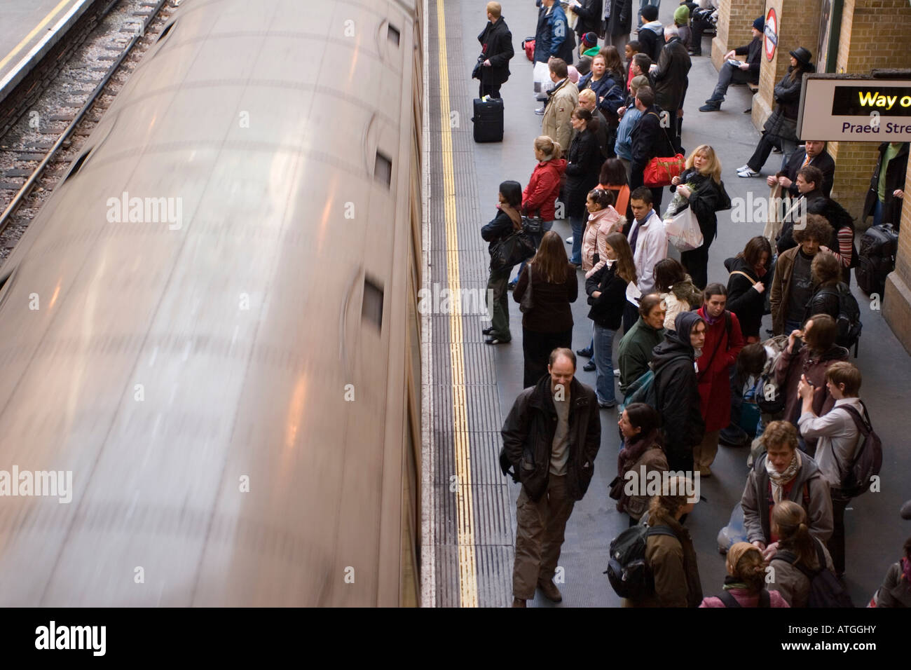 London Underground – train pulling into station Stock Photo - Alamy