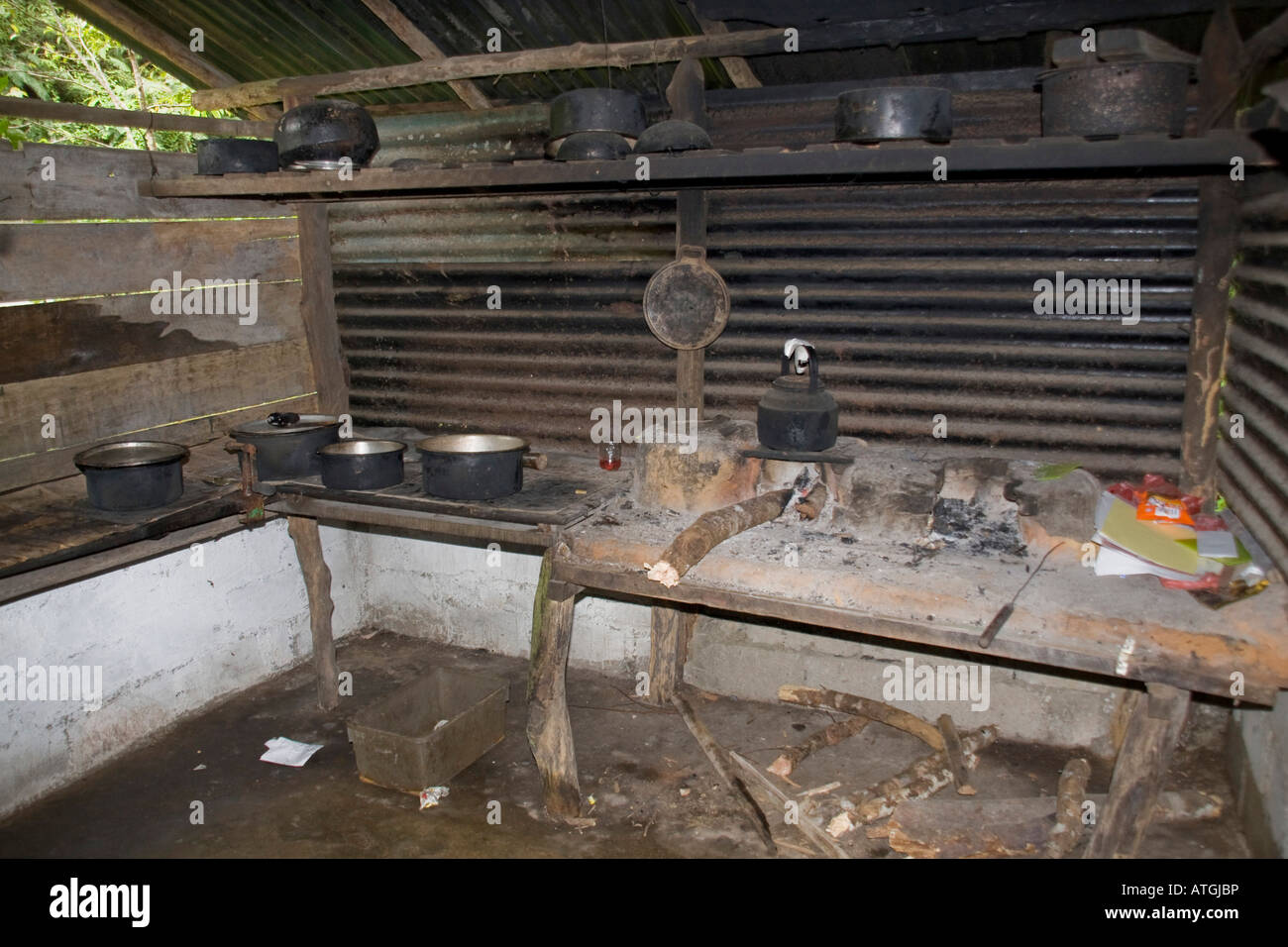 open kitchen using wood for fuel to cook with Sri Lanka Stock Photo - Alamy