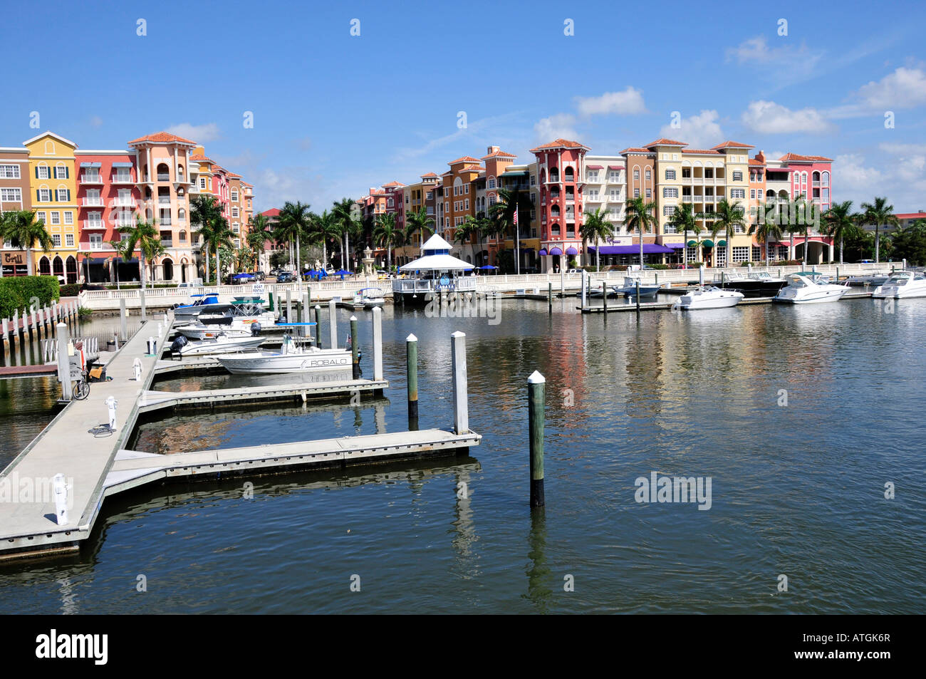 Naples florida bayfront shopping hi-res stock photography and images ...