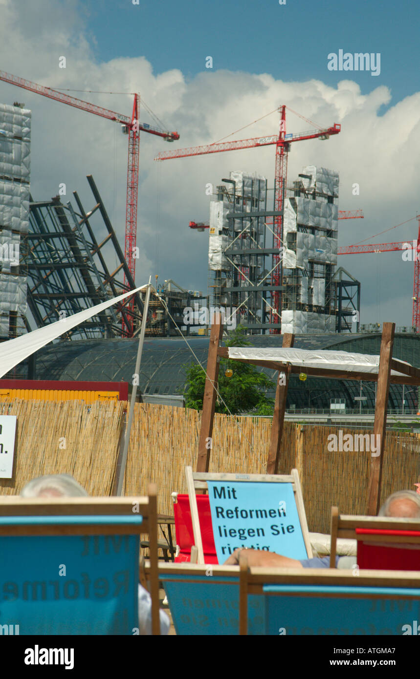 Construction of new Hauptbahnhof Berlin. Two steel "bridges" are ...
