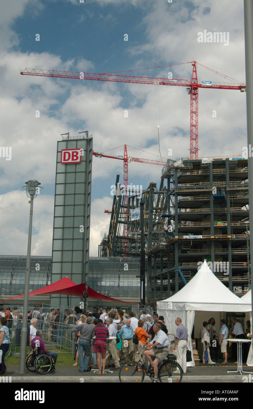 Construction of new Hauptbahnhof Berlin. Two steel "bridges" are ...