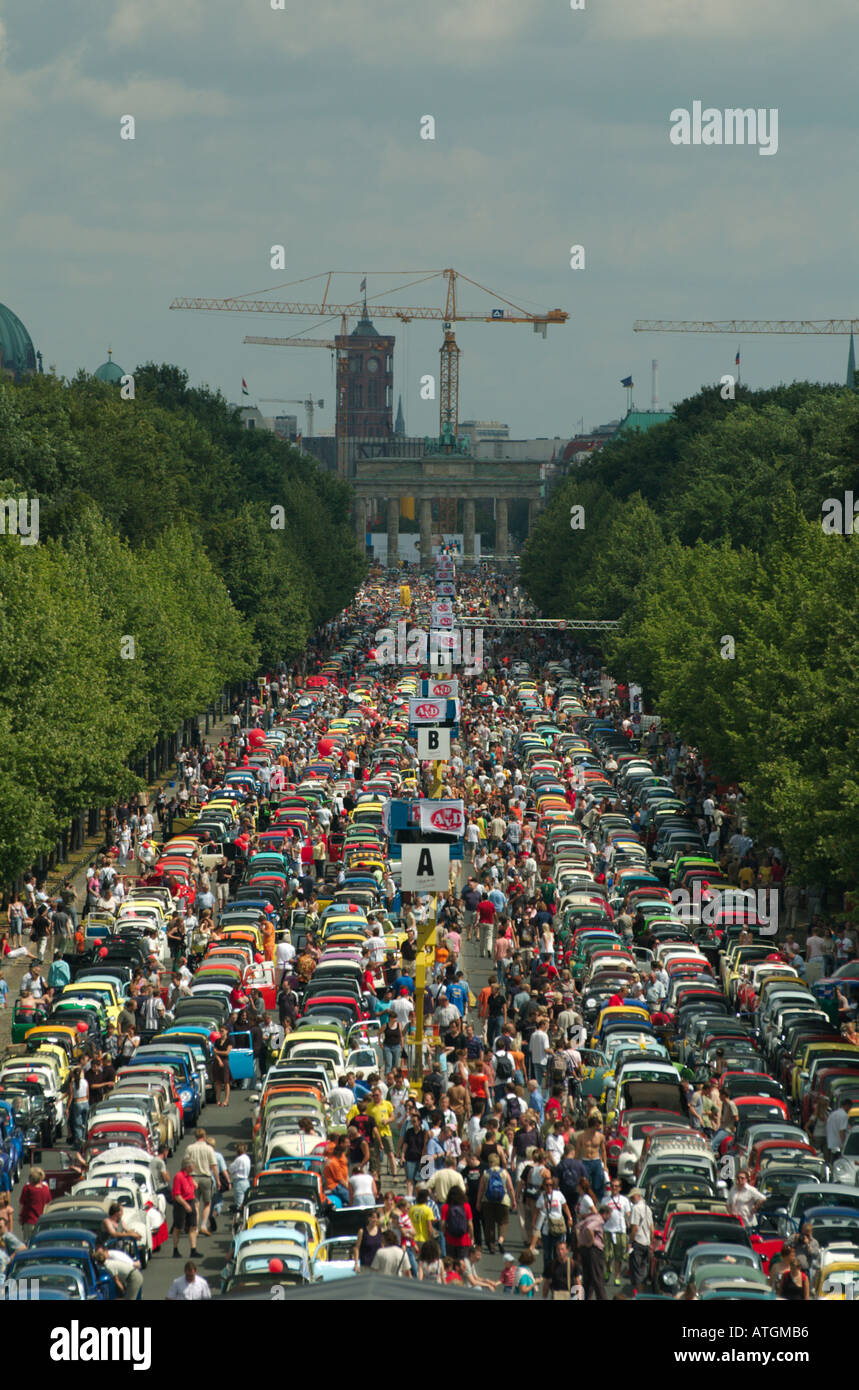 Europes biggest gathering of VW Beetle cars in Berlin 2005-07-30 to ...