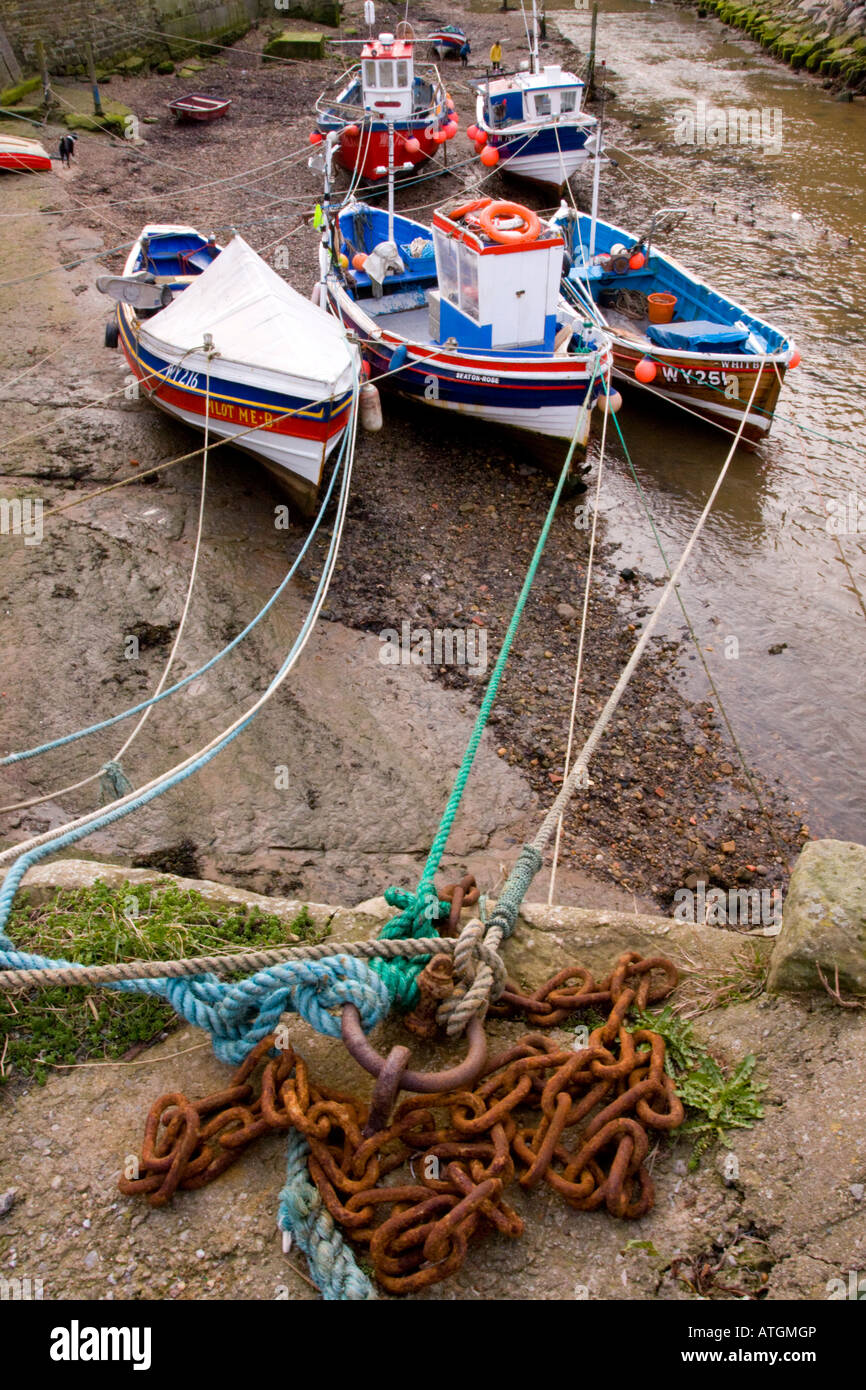 Staithes harbour yorkshire hi-res stock photography and images - Alamy