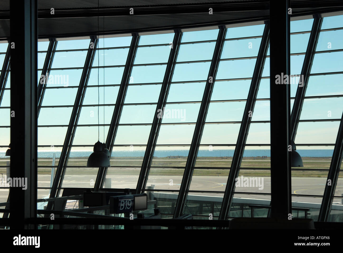 Runway airport france hi-res stock photography and images - Alamy