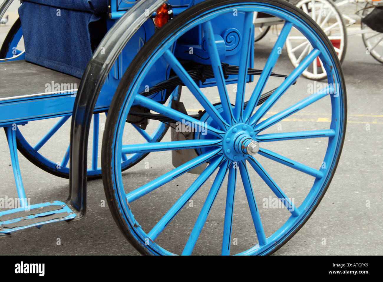 Horse drawn carriage wheel hi-res stock photography and images - Alamy