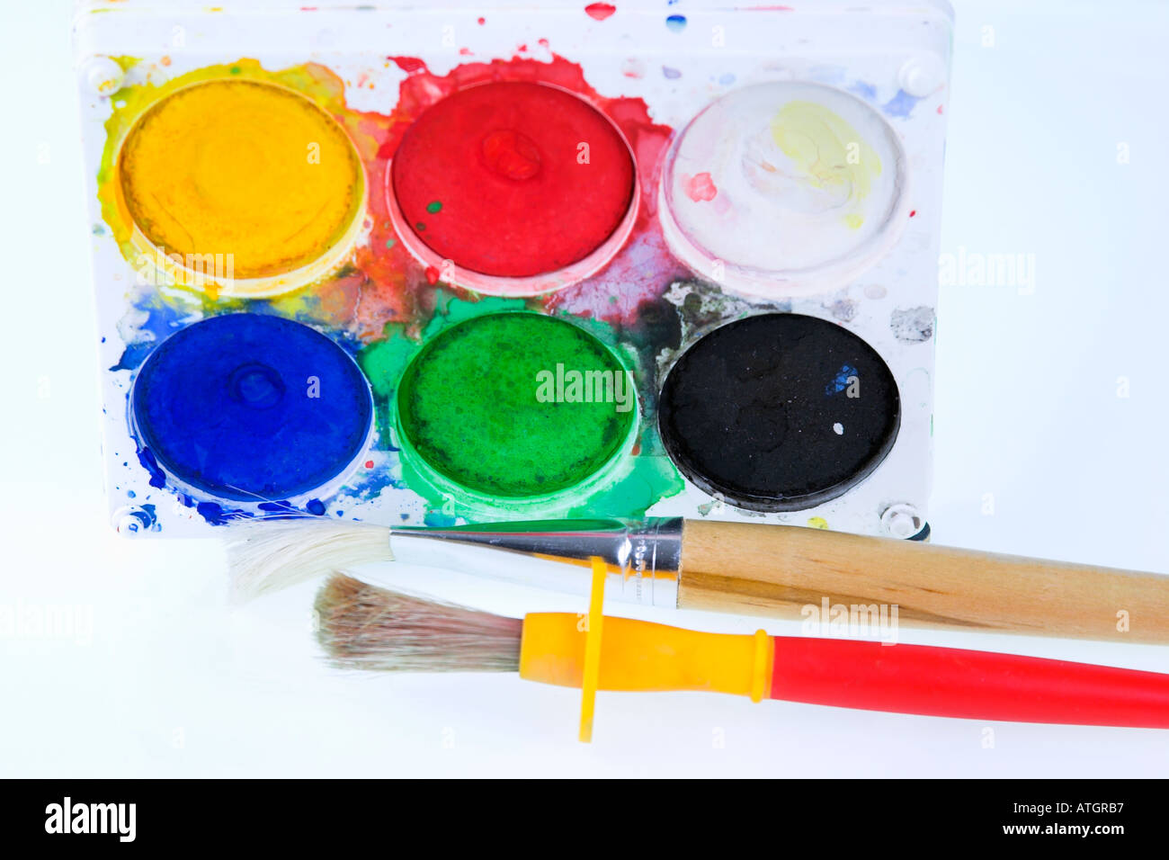 Paint brush in water hi-res stock photography and images - Alamy