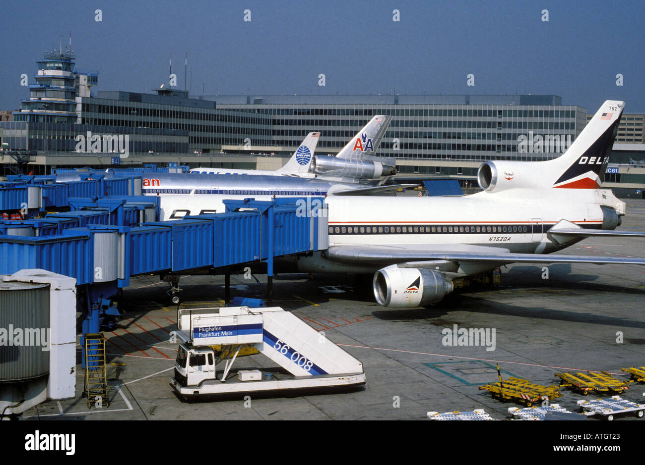 Germany frankfurt airport airplane hi-res stock photography and images ...