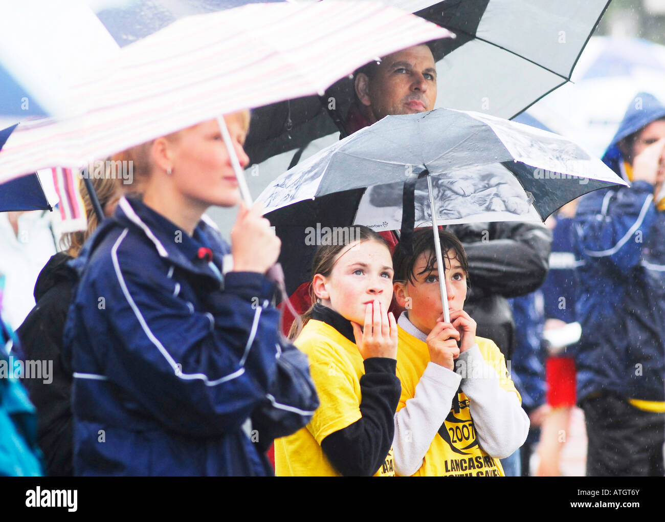 Sheltering rain hi-res stock photography and images - Alamy