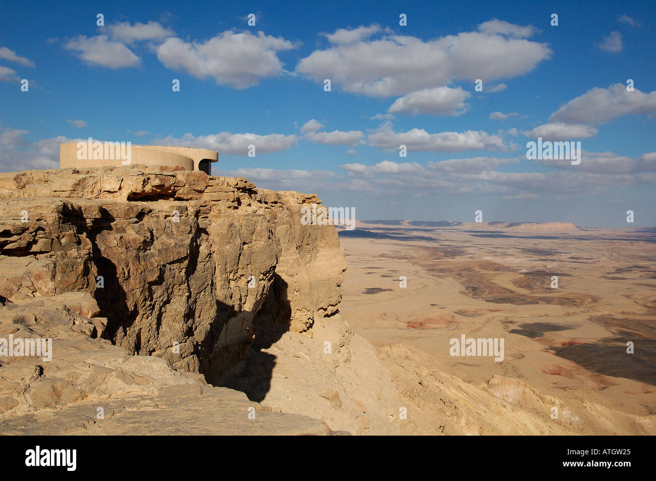 The Mizpe Ramon Visitors Center and observation deck located on the ...