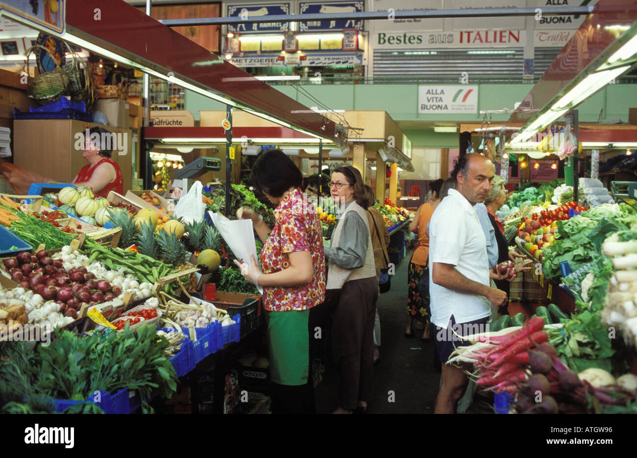 Shopping at the covered market Kleinmarkthalle Frankfurt Hesse Germany ...