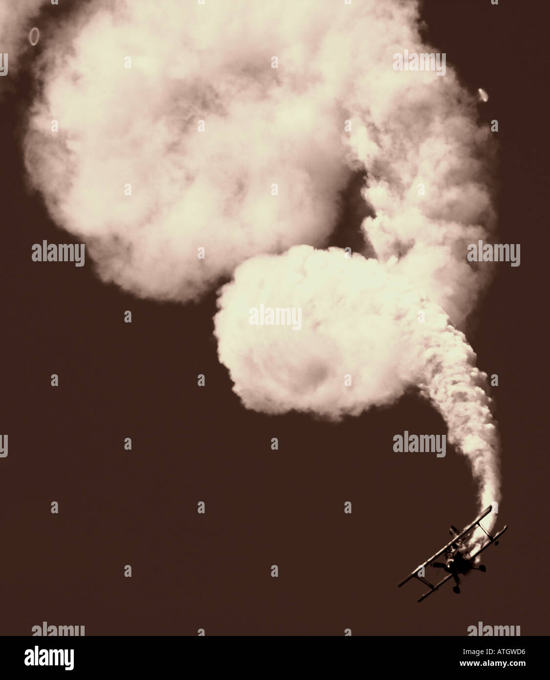 Acrobatic aeroplanes smoke hi-res stock photography and images - Alamy