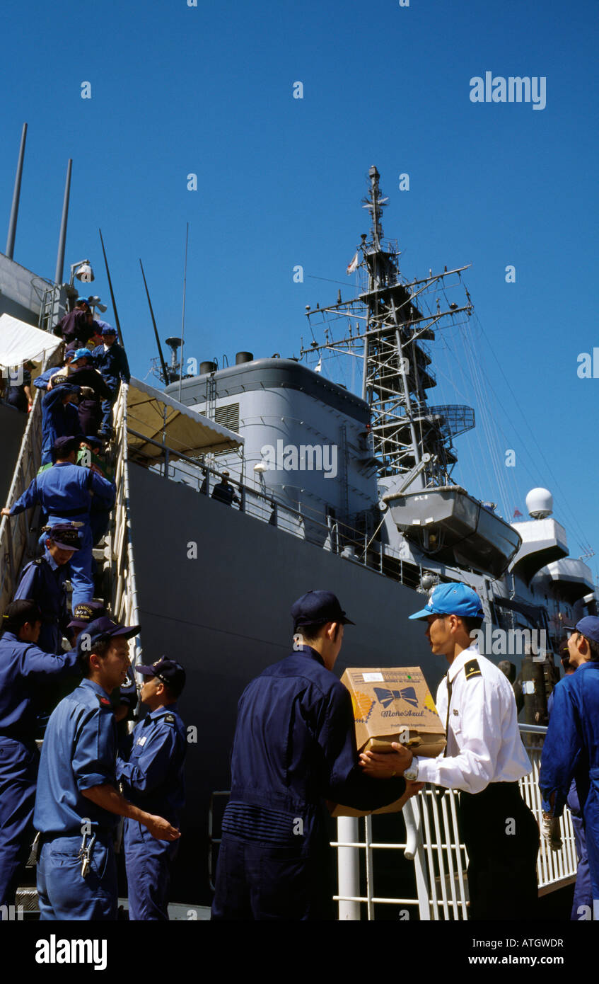 Crew members of Japanese frigate JDS Kashima stock up fresh supplies at ...