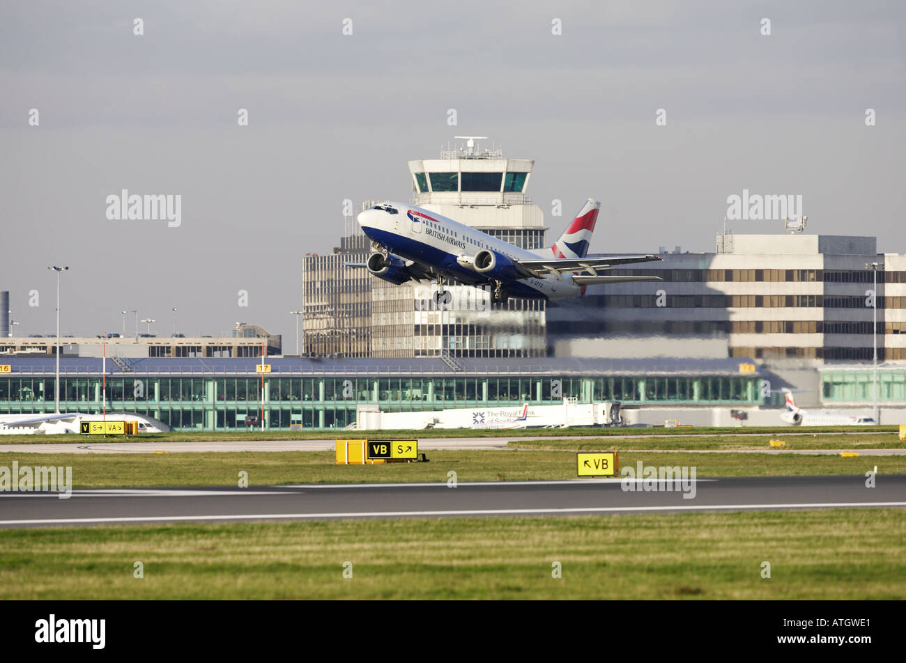 Away manchester tower control atc boeing airbus ba hi-res stock ...