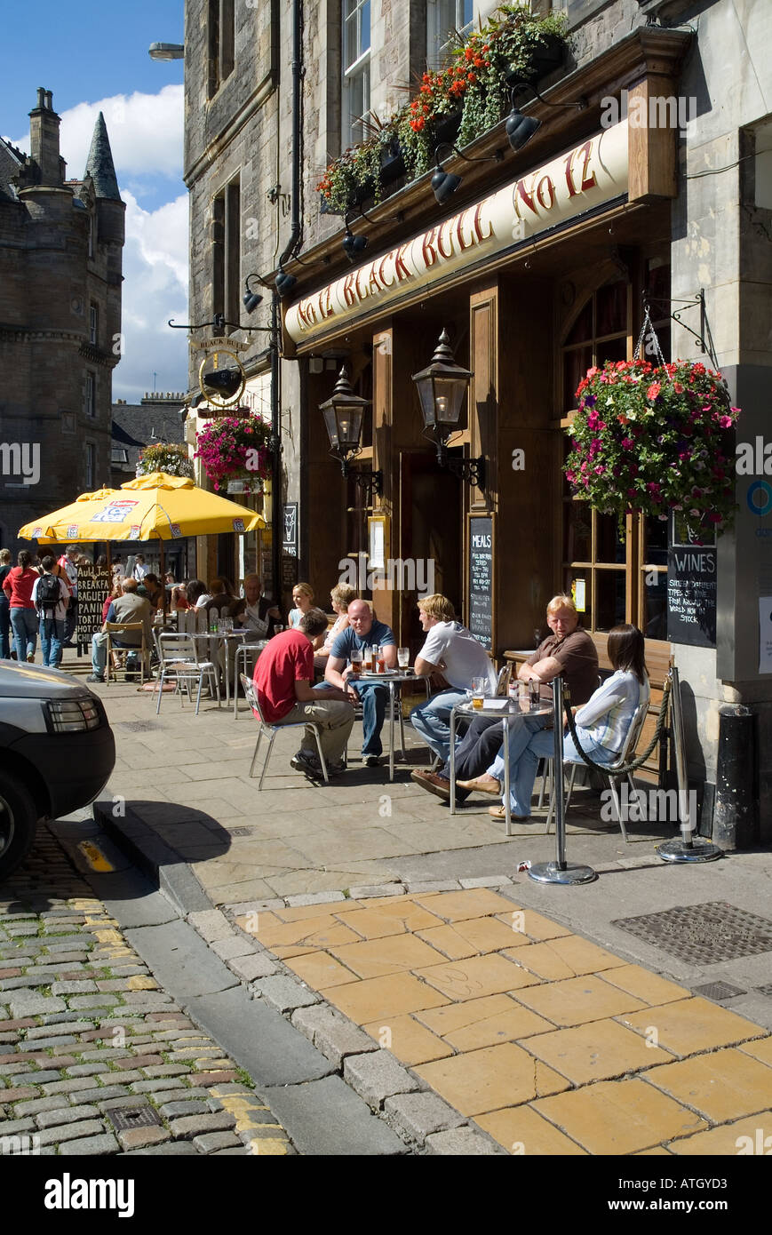 dh The Black Bull No12 pub GRASSMARKET EDINBURGH Scottish Edinburgh ...