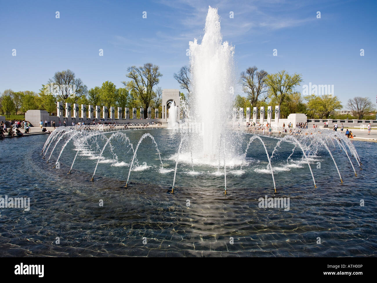 Ww2 fountain hi-res stock photography and images - Alamy