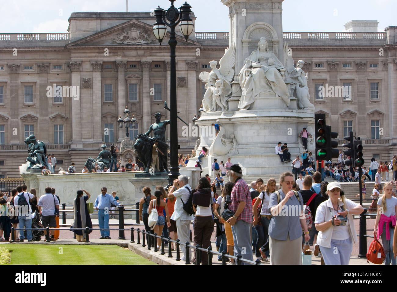 Buckingham house hi-res stock photography and images - Alamy