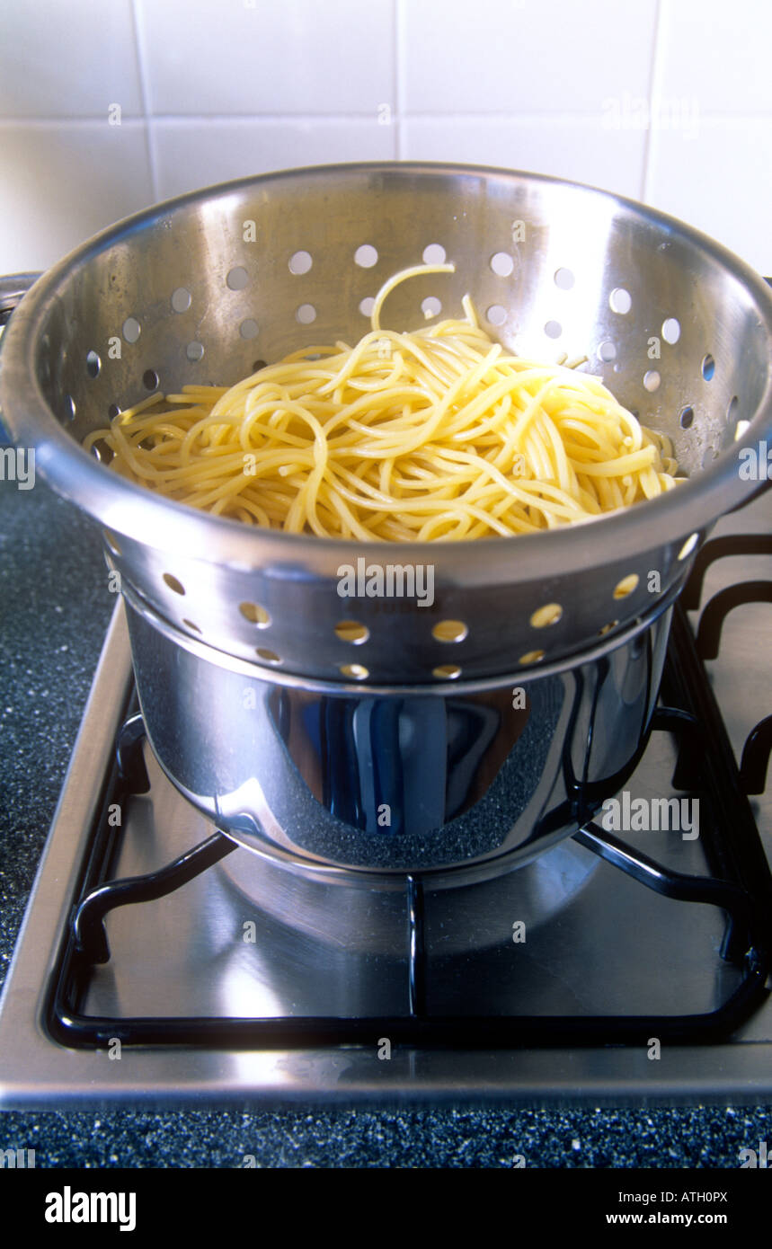 Draining italian pasta hi-res stock photography and images - Alamy