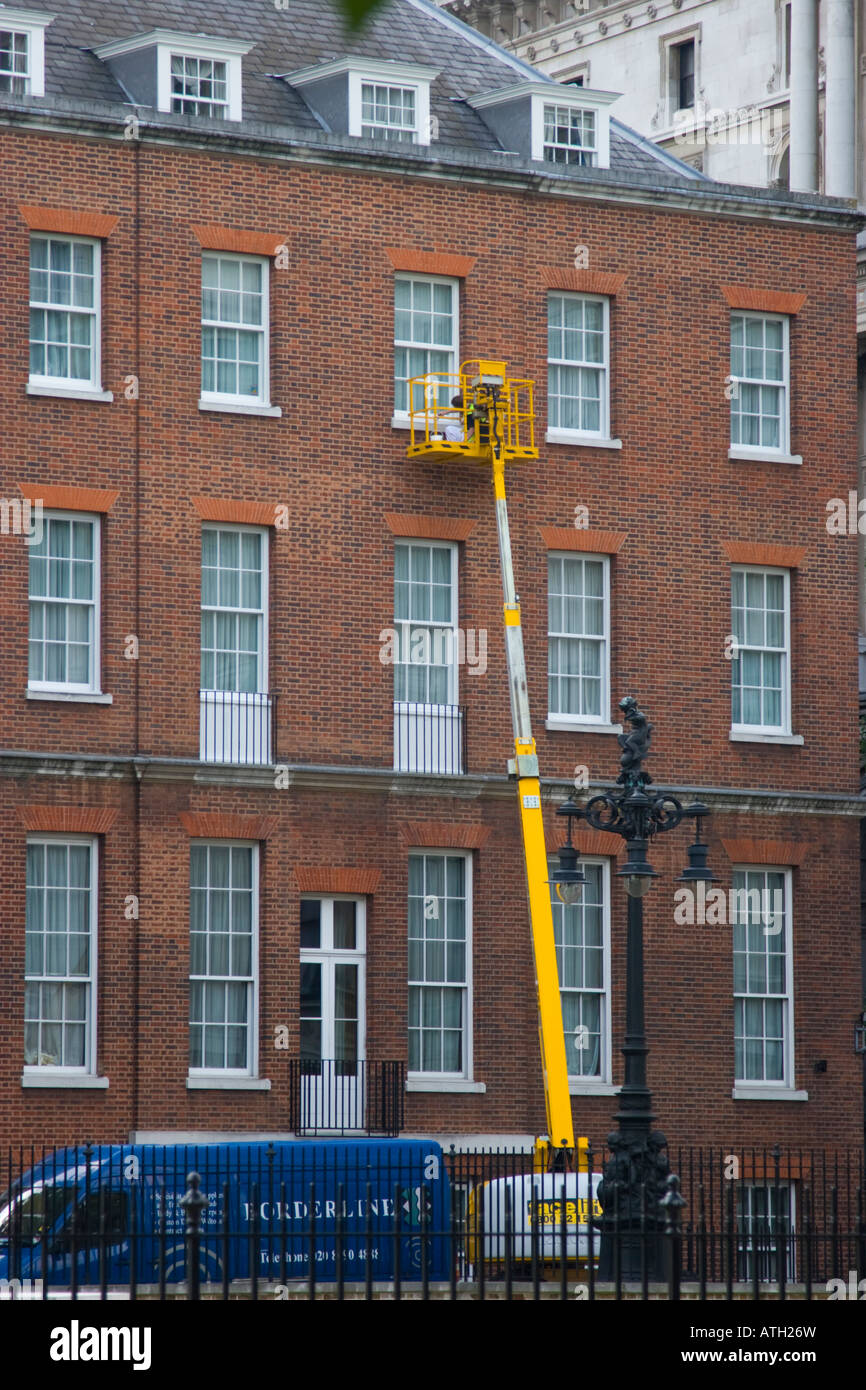 Cleaning windows cherry picker hi-res stock photography and images - Alamy
