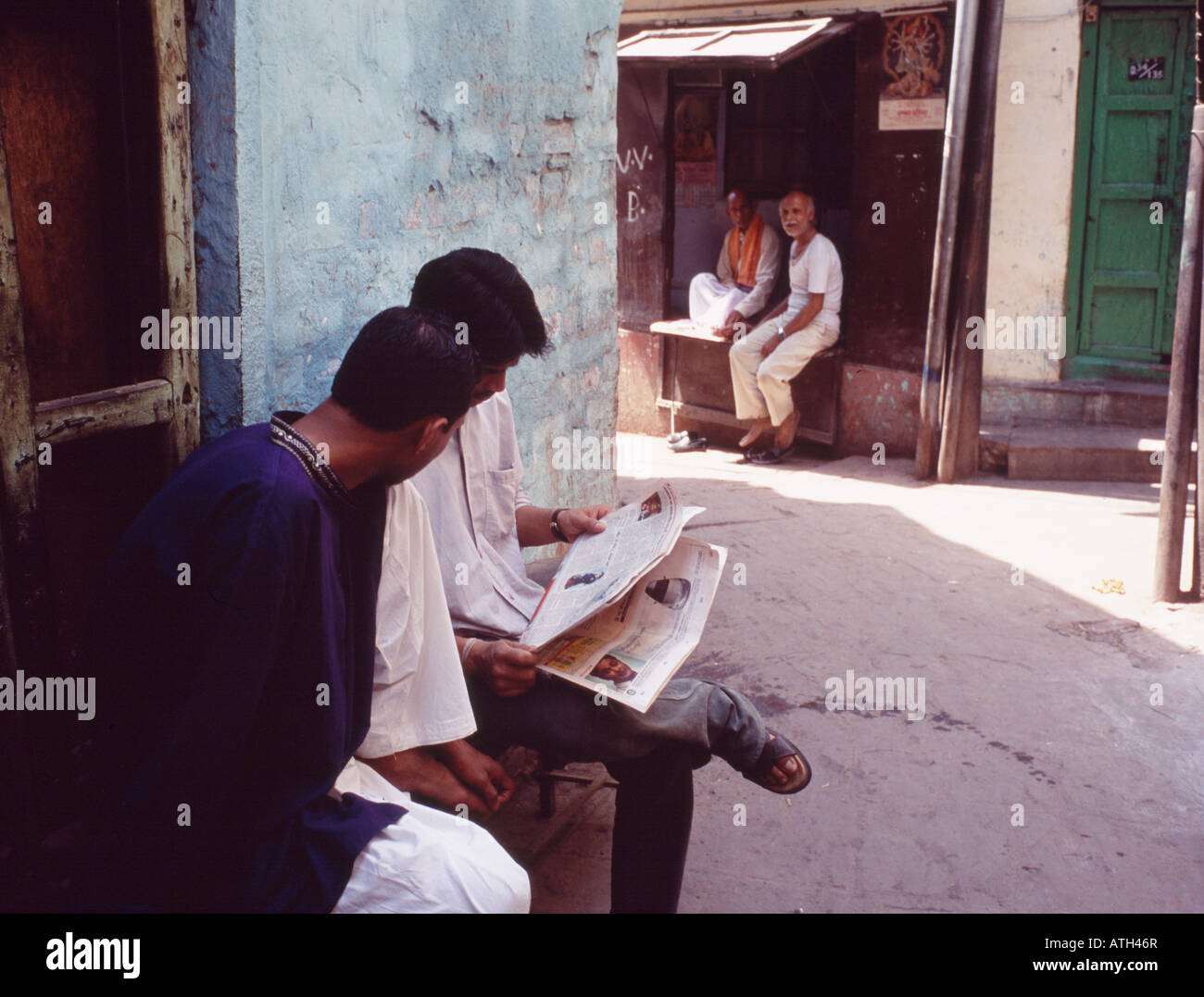 Indian men reading newspaper hi-res stock photography and images - Alamy