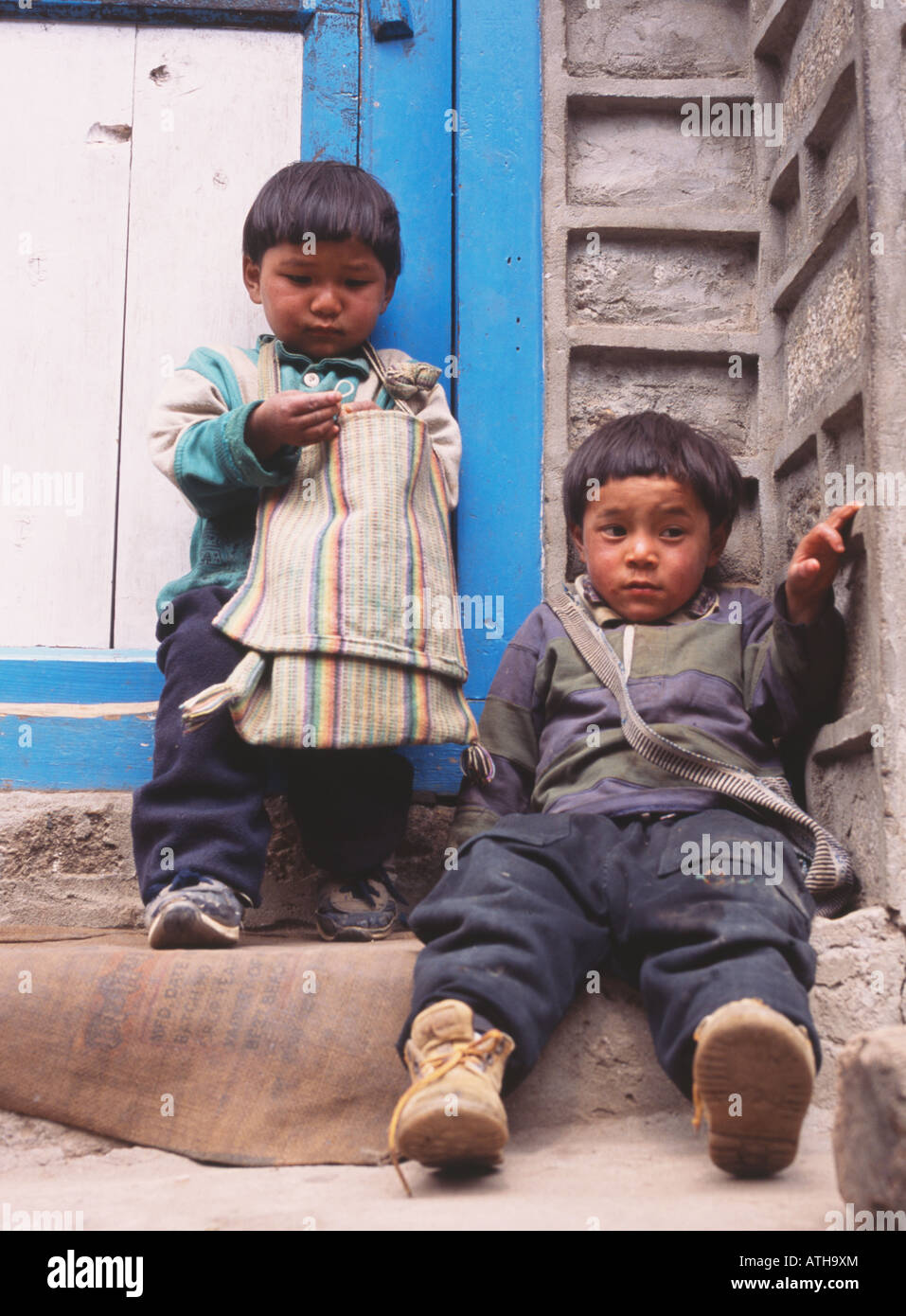 Tibetan children in doorway, Tibet Stock Photo - Alamy