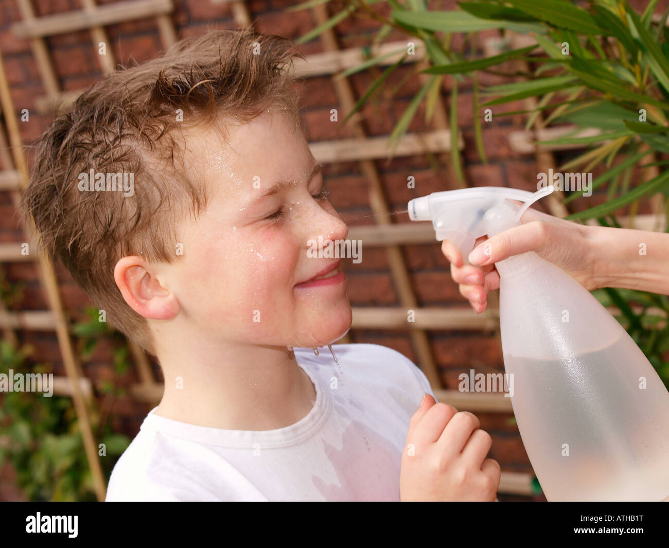 Drops water cooling hi-res stock photography and images - Alamy