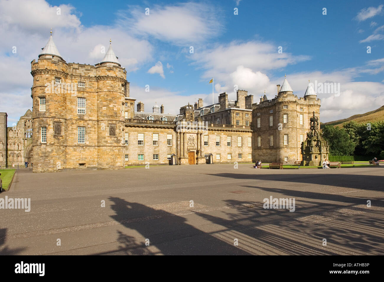 Palace holyroodhouse hi-res stock photography and images - Alamy
