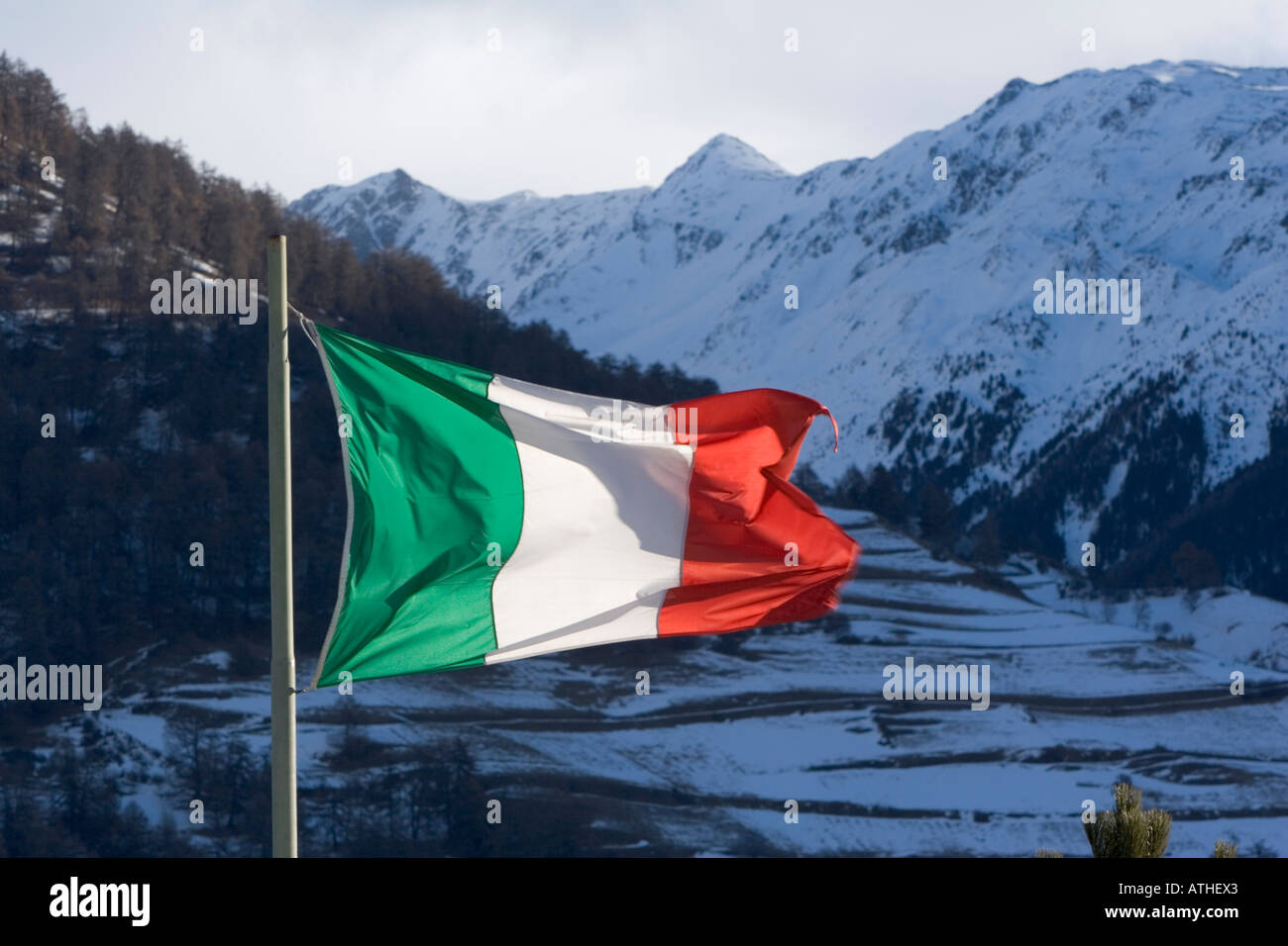 Italian flag in snow hi-res stock photography and images - Alamy
