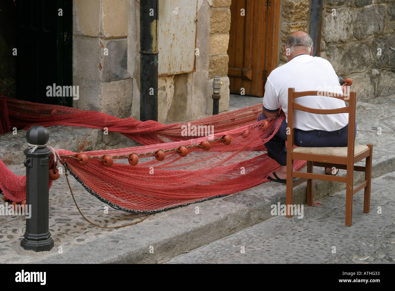 man making fishing nets cefalu Stock Photo - Alamy