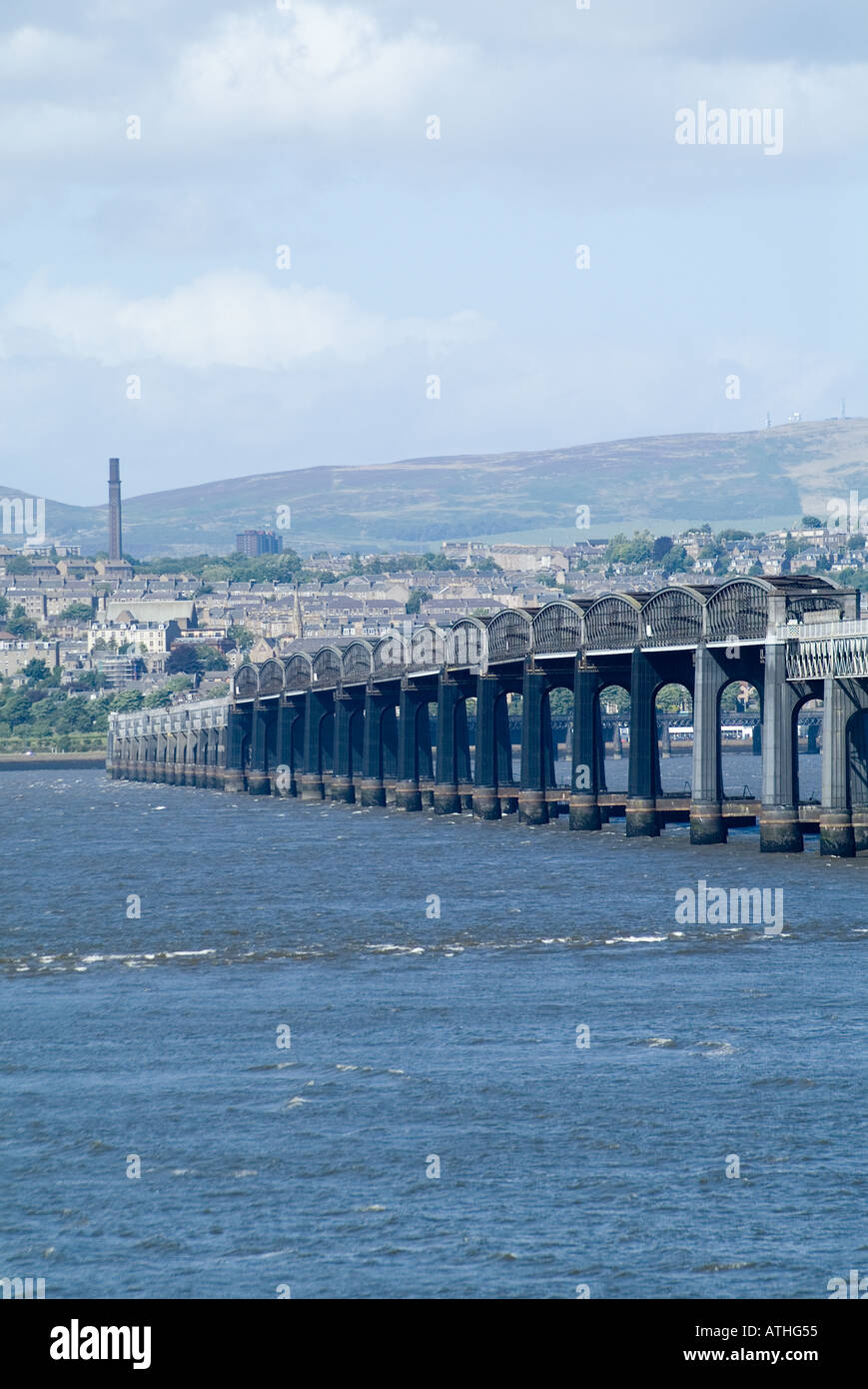 dh Tay Railway Bridge DUNDEE ANGUS Bridge crossing the River Tay with ...