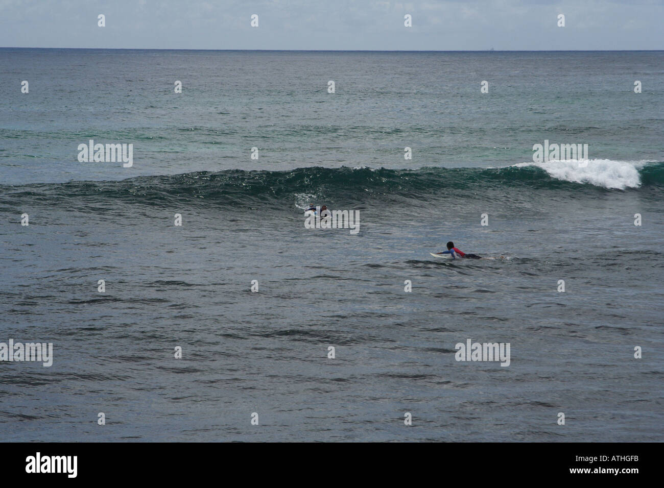 WAVE AND SURFER POINT CARTWRIGHT QUEENSLAND AUSTRALIA Stock Photo - Alamy