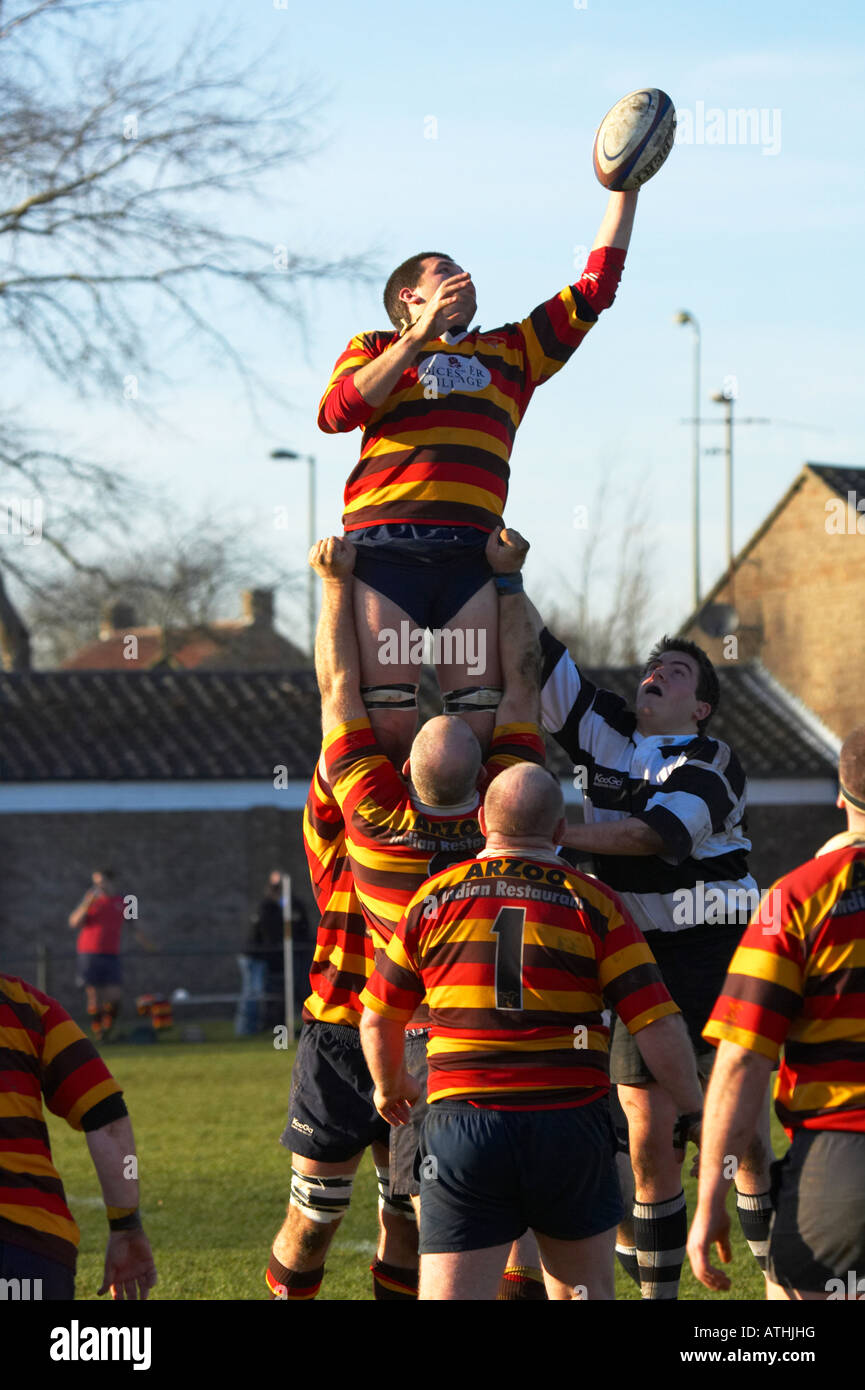 Rugby players in a lineout Stock Photo - Alamy