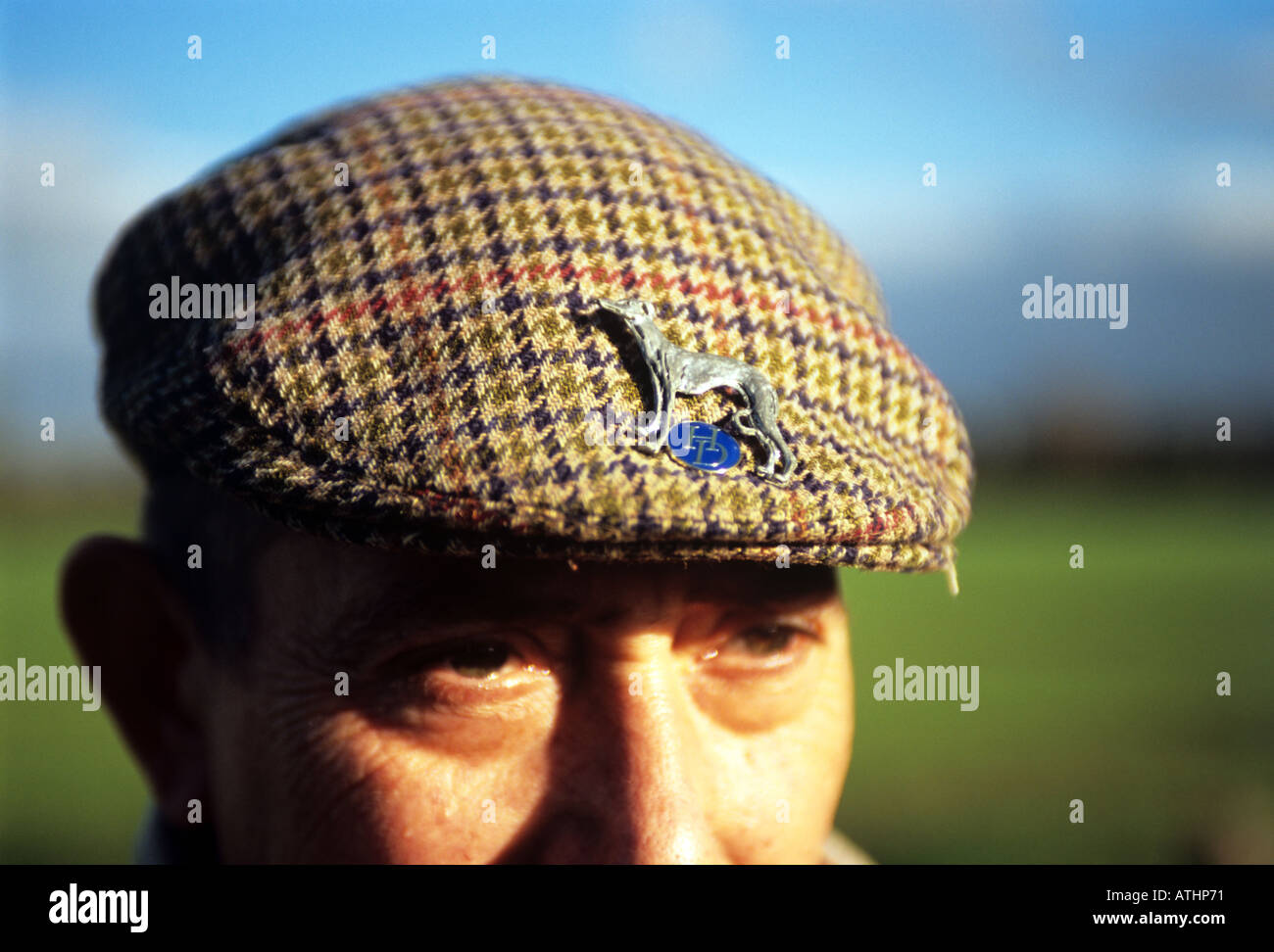 Man flatcap hi-res stock photography and images - Alamy