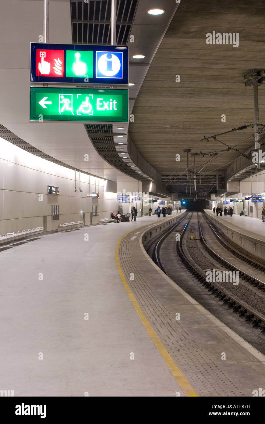 signs and platform at st pancras railway station london england Stock ...