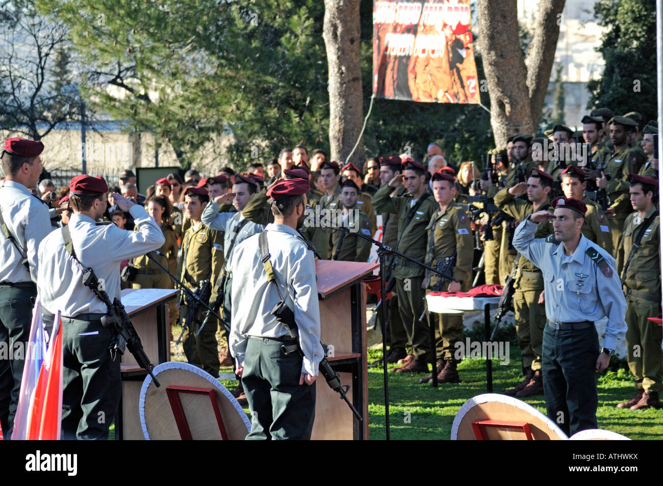 Israeli army paratroopers hi-res stock photography and images - Alamy
