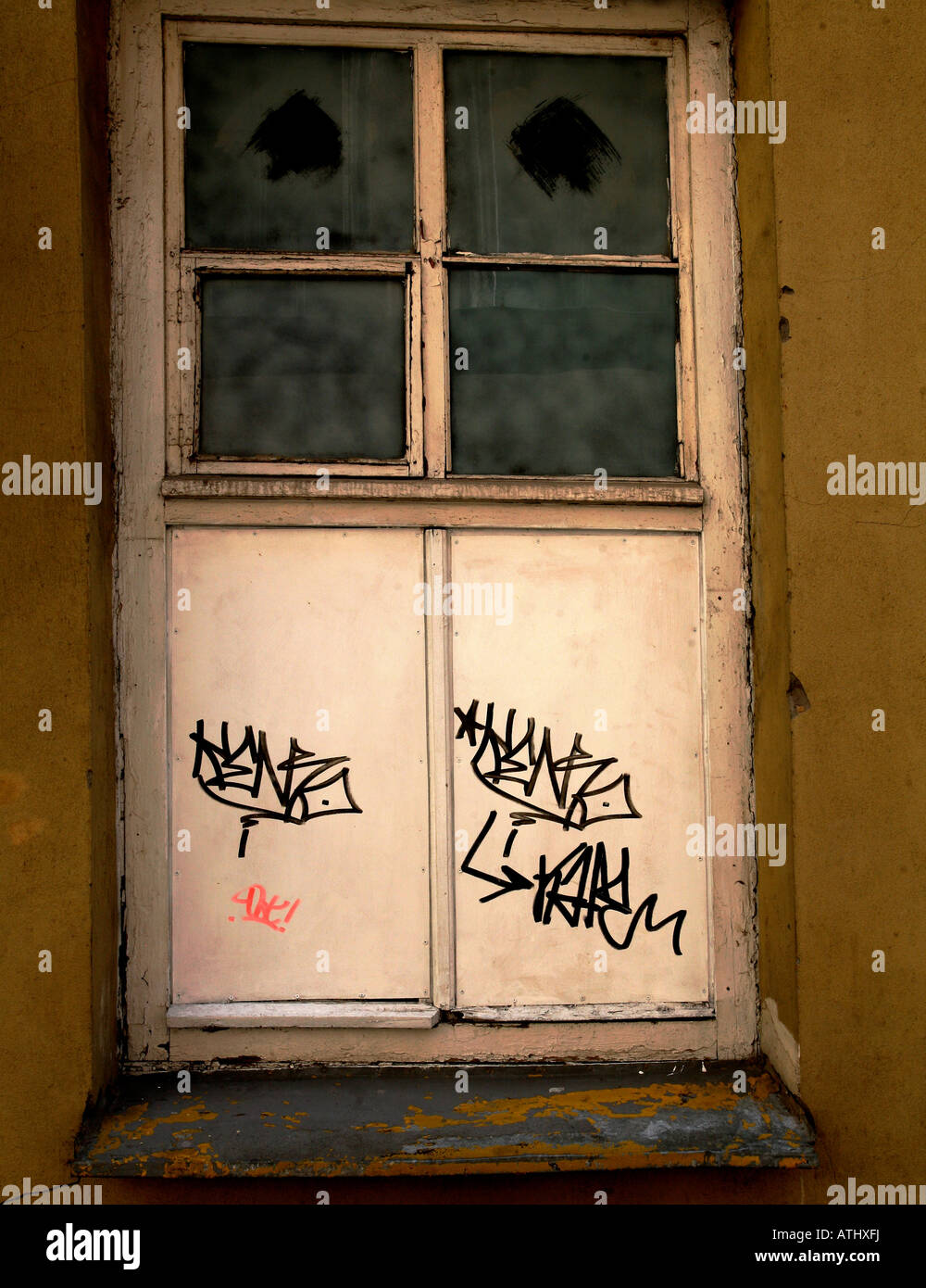 Four pane hi-res stock photography and images - Alamy