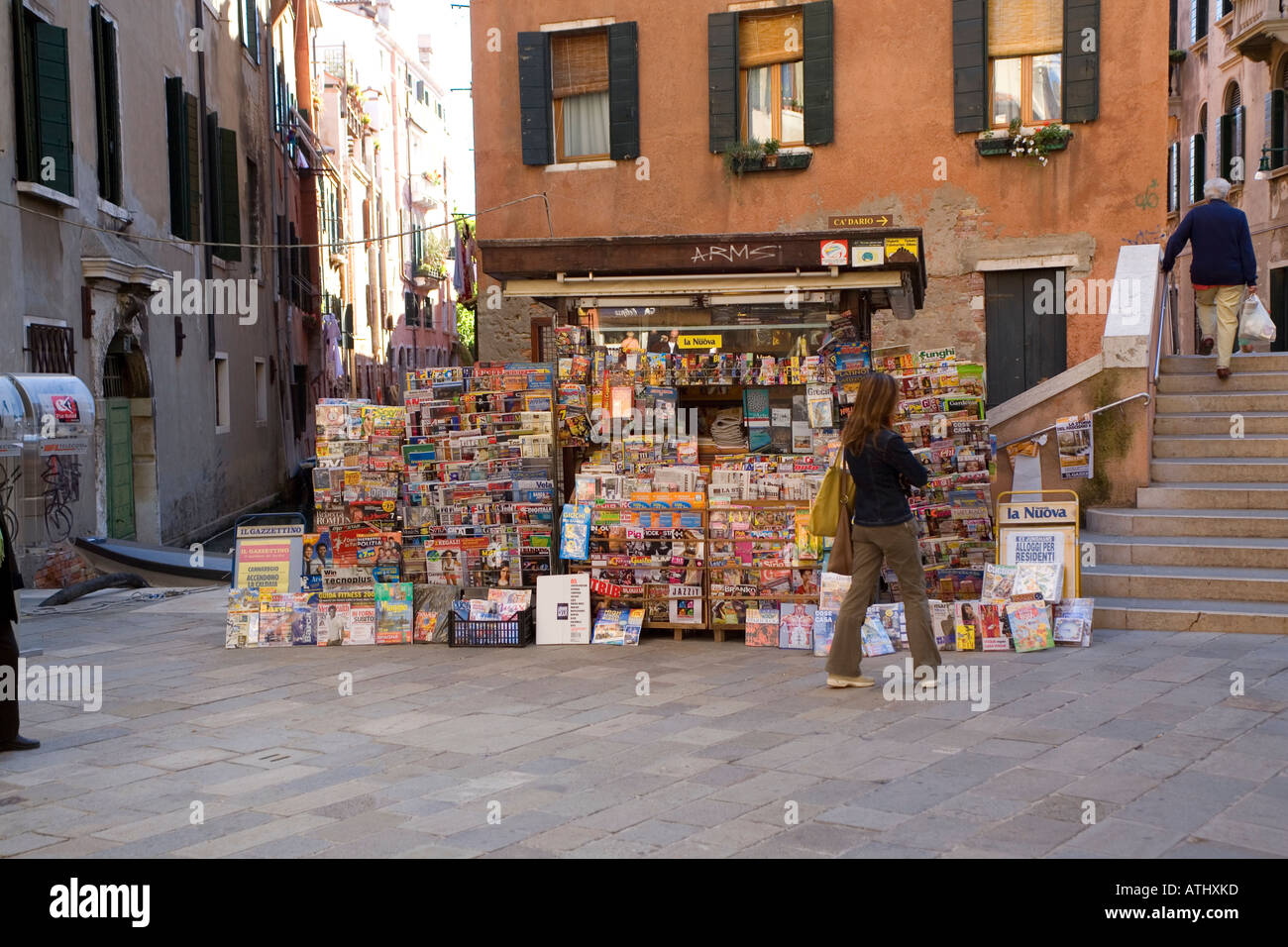 Magazine shop stall in Venice Italy Stock Photo - Alamy
