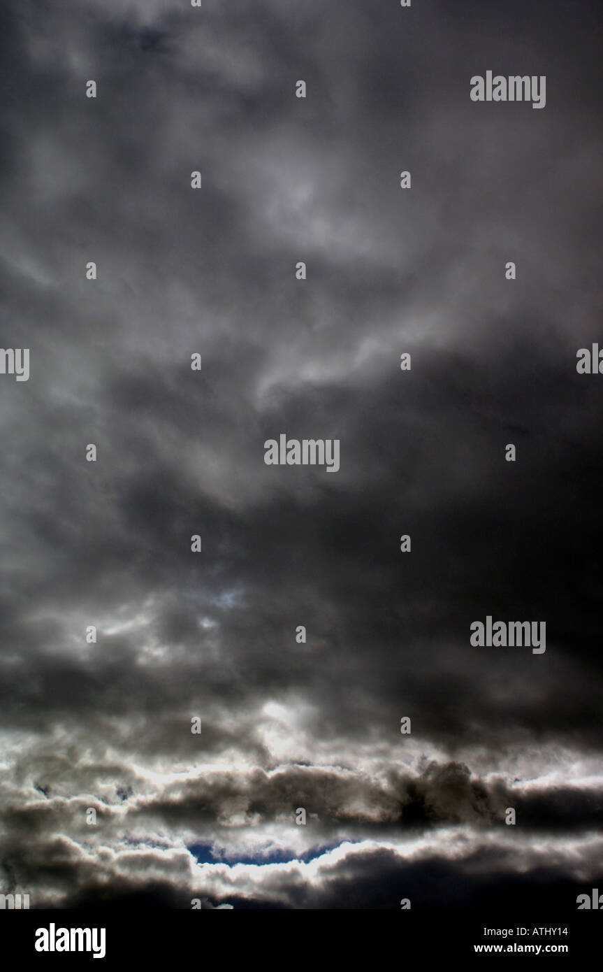 Contrasting Grey Sky & Clouds Stock Photo - Alamy
