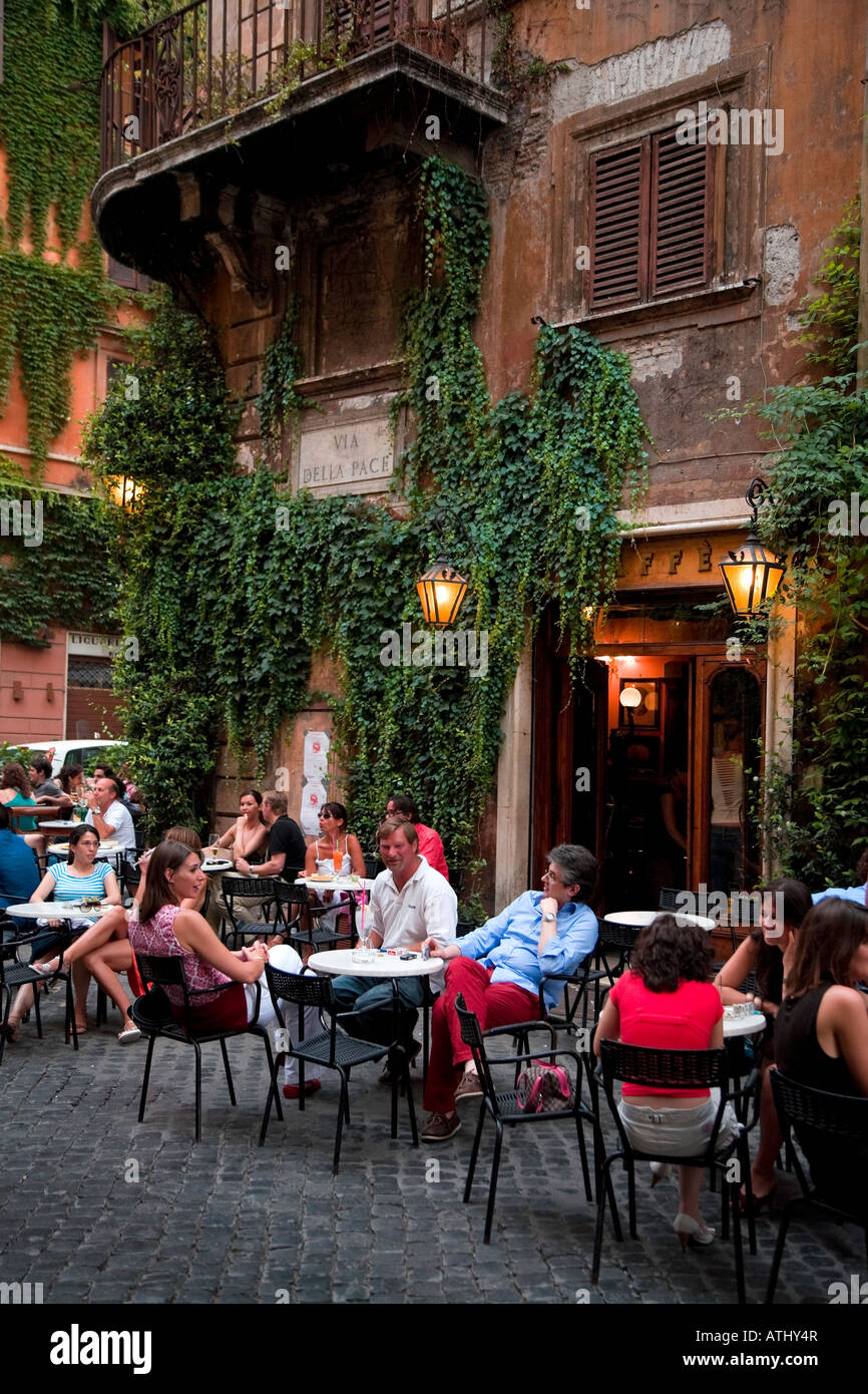 Outdoor cafe rome hi-res stock photography and images - Alamy