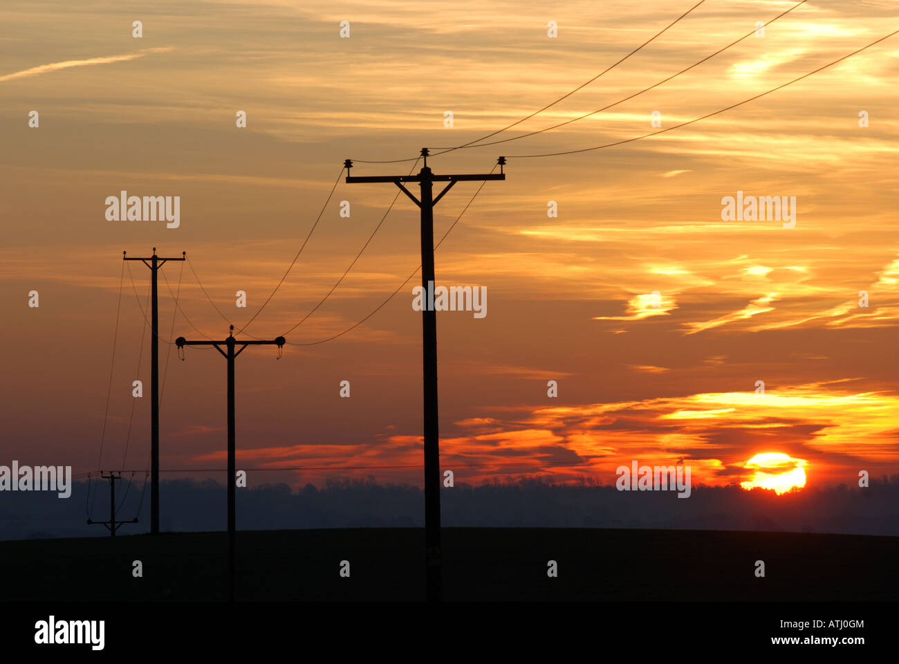 Overhead power lines uk hi-res stock photography and images - Alamy