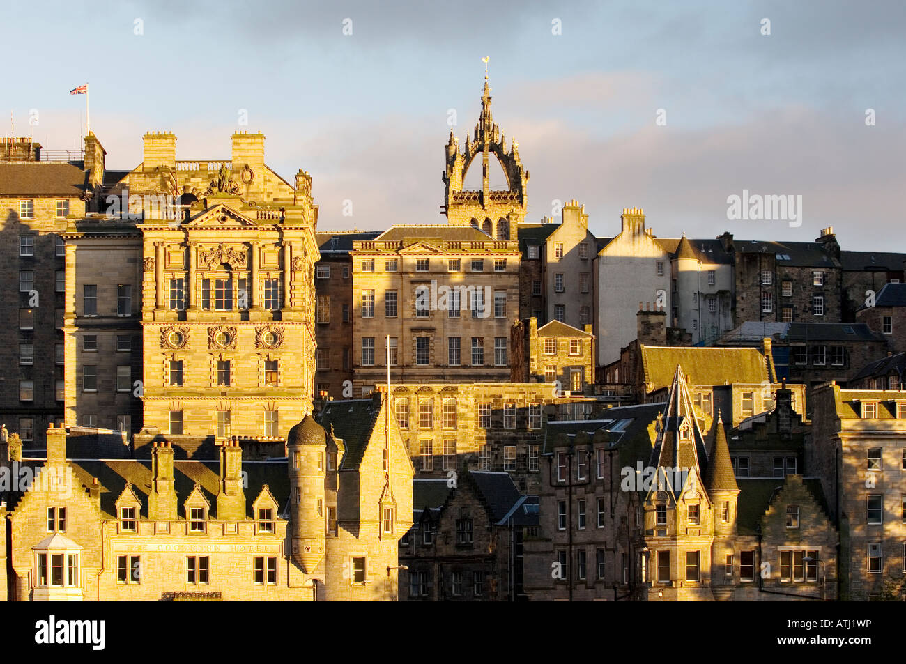 Edinburgh city centre, Lothian, Scotland. View of Old Town skyline ...