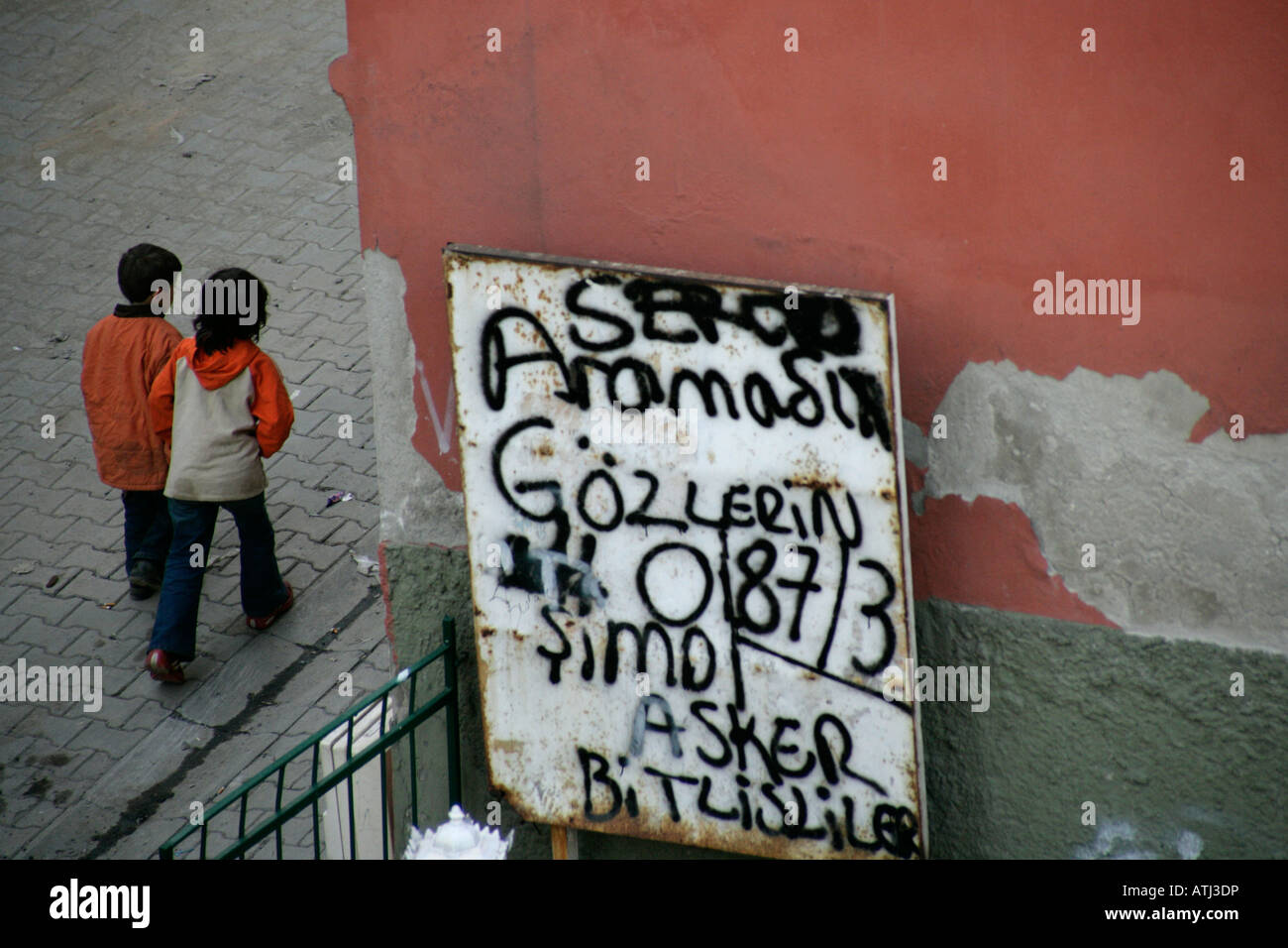 Scruffy children hi-res stock photography and images - Alamy